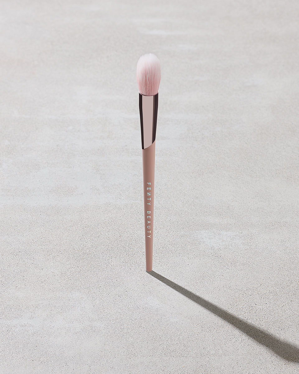 Precision Highlighter Brush 135 | Fenty Beauty